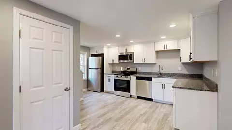 33 School St, Uxbridge, MA 01569 | 41 Photos - Movoto