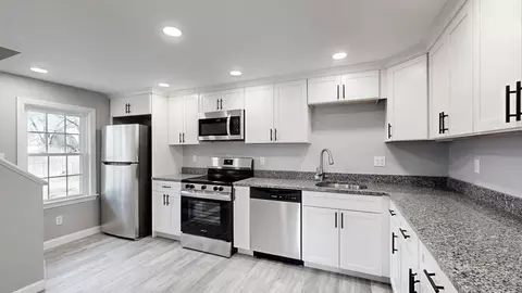 33 School St, Uxbridge, MA 01569 | 41 Photos - Movoto