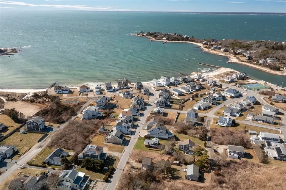 135 Silver Beach Ave, Falmouth, MA 02556 | 17 Photos - Movoto