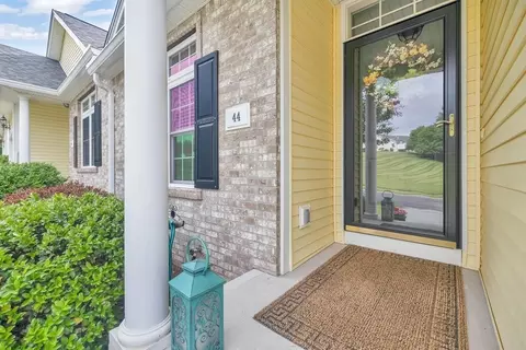 44 Beech Hill Rd #44, West Springfield, MA 01089 | 42 Photos - Movoto