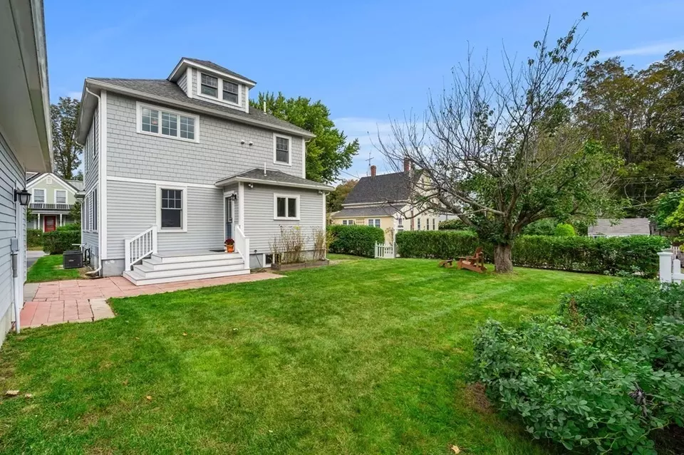 1 Woodlawn St, Amesbury, MA 01913 | 42 Photos - Movoto