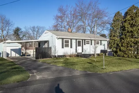 22 Regal St, Springfield, MA 01118 | 25 Photos - Movoto