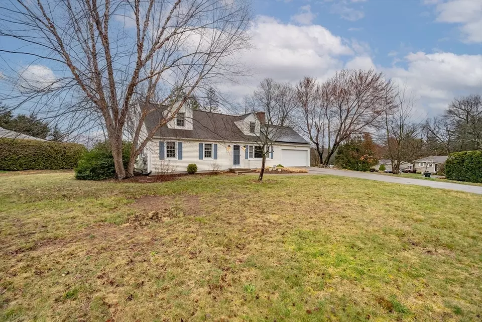 384 Forest Hills Rd, Springfield, MA 01128 | 36 Photos - Movoto