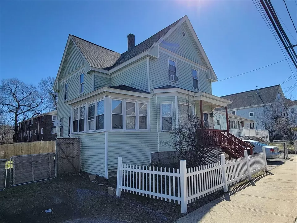 46 Oakland Ave, Methuen, MA 01844 | 14 Photos - Movoto