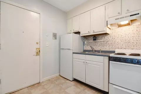 116 Spring St #UA5, West Roxbury, MA 02132 | 13 Photos - Movoto