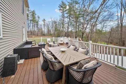 10 Sanborn Rd, Hampton Falls, NH 03844 | 39 Photos - Movoto