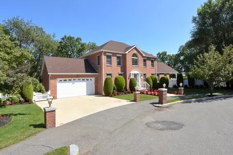2 Oaklandvale Ave, Saugus, MA 01906 - Movoto