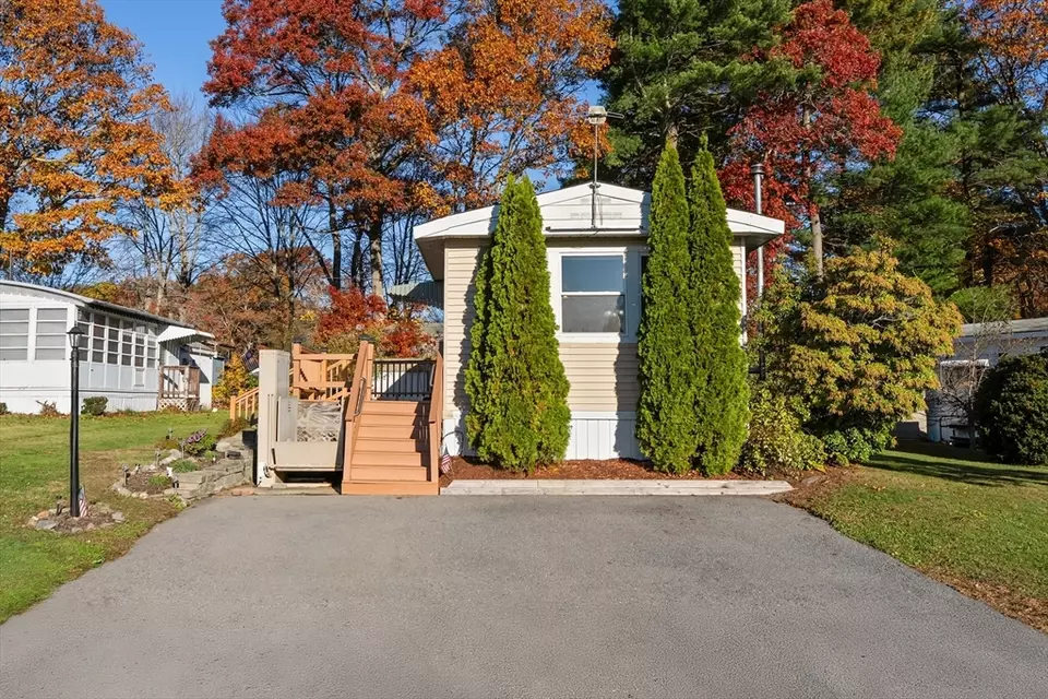 49 Louie Ln, Raynham, MA 02767 | MLS# 73451425 | 26 Photos - Movoto
