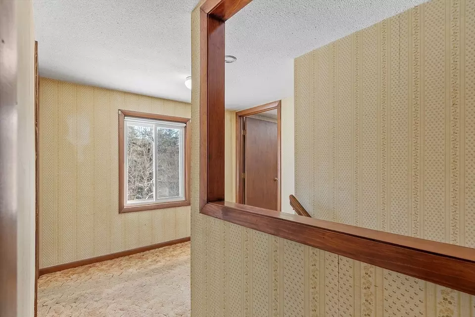318 Lovewell St, Gardner, MA 01440 | MLS# 73461117 | 42 Photos - Movoto