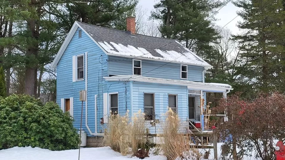 28 Gould St, Ware, MA 01082 | MLS# 73462006 | 8 Photos - Movoto