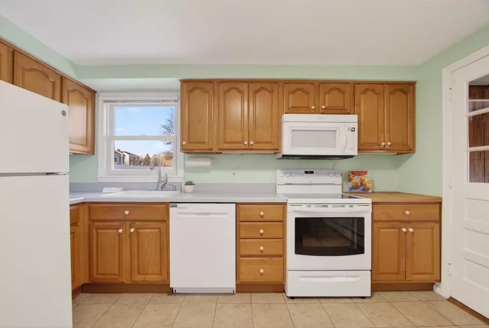 12 Patricia Rd, Peabody, MA 01960 | MLS# 73465693 | 42 Photos - Movoto