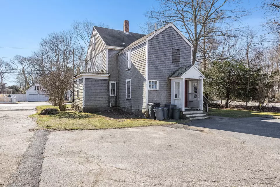 19 Locust St, Falmouth, MA 02540 | 29 Photos - Movoto
