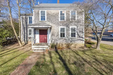 19 Locust St, Falmouth, MA 02540 | 29 Photos - Movoto