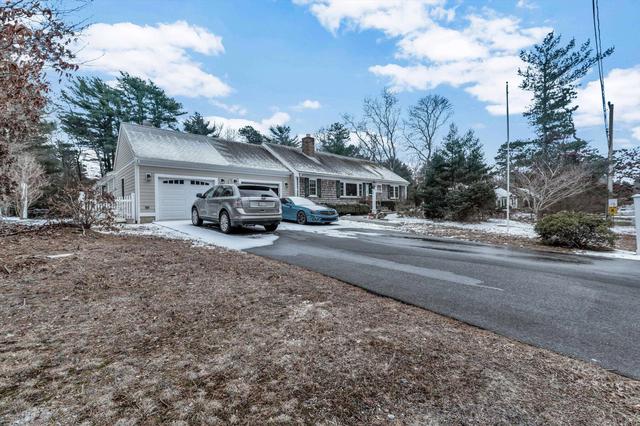 426 Mariner Cir, Cotuit, MA 02635 | MLS# 22500165 | 47 Photos - Movoto