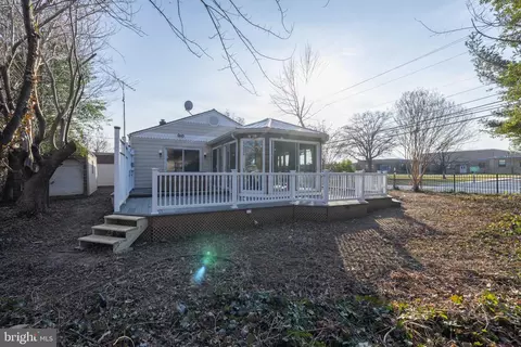 517 Moores Ln, New Castle, DE 19720 | 30 Photos - Movoto