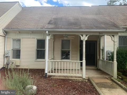 941 Riversedge Cir, Annapolis, MD 21401 | 1 photo | MLS #MDAA2045236 ...