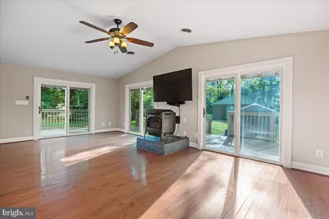 743 Masons Beach Rd, Deale, MD 20751 - Movoto