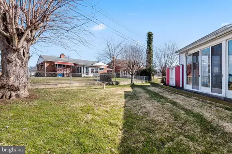 8403 Kings Ridge Rd, Parkville, MD 21234 | 37 Photos - Movoto