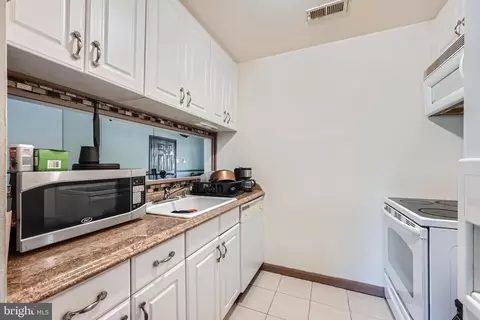 14 Cloverwood Ct #104, Essex, MD 21221 | 16 Photos - Movoto