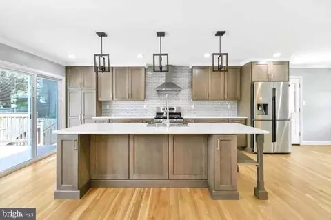 14407 Oakvale St, Rockville, MD 20853 | 17 Photos - Movoto