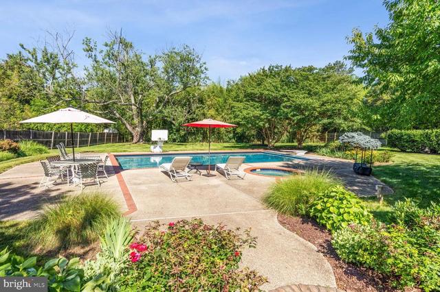 21 Nantucket Ct, Potomac, MD 20854 | MLS# MDMC2161060 | 80 Photos - Movoto