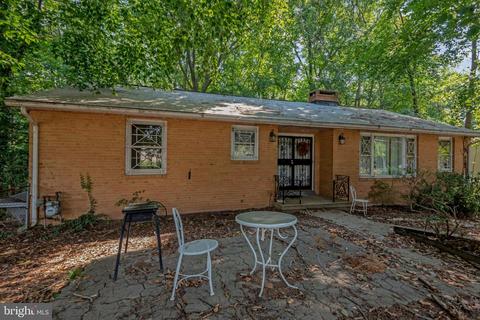 5900 Holton Ln, Temple Hills, MD 20748 | 30 Photos | MLS #MDPG2057020 ...