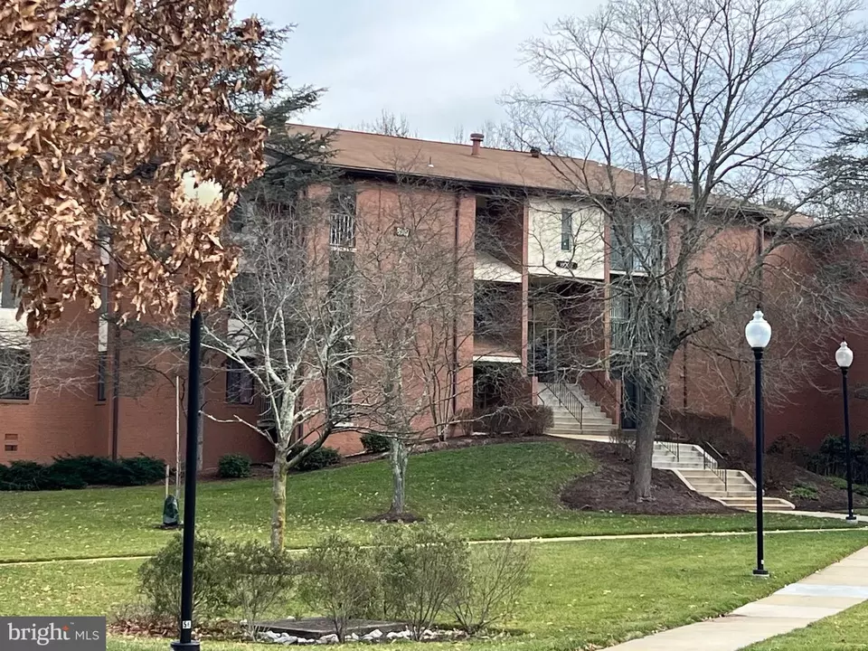 8007 Mandan Rd #102, Greenbelt, MD 20770 | 17 Photos - Movoto