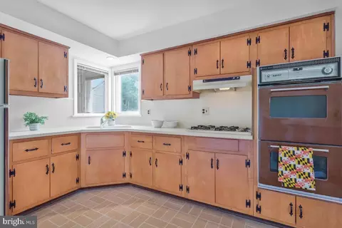 6213 Balfour Dr, Hyattsville, MD 20782 | 54 Photos - Movoto