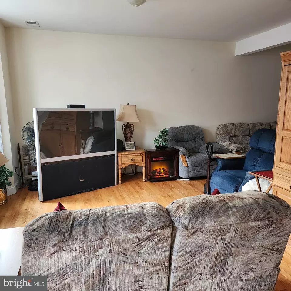 15 Perry L Drew Pl, Hightstown, NJ 08520 | 18 Photos - Movoto