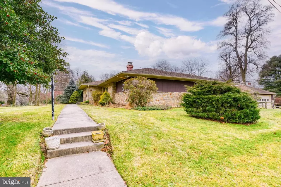 923 Lawrence Rd, Lawrence Township, NJ 08648 | 33 Photos - Movoto