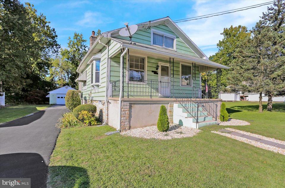 1315 Rising Sun Ave, Temple, PA 19560 | 28 Photos - Movoto