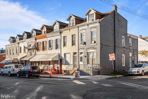 1019 Perry St, Reading, PA 19604 | 22 Photos | MLS #PABK2023634 - Movoto