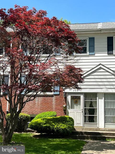 302 Playground Dr, Reading, PA 19611 | 17 Photos | MLS #PABK2029782 ...