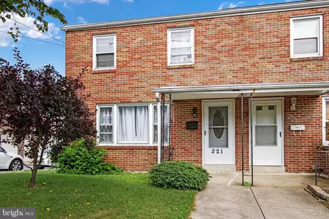 221 S 4th Ave, West Reading, PA 19611 | 17 Photos - Movoto