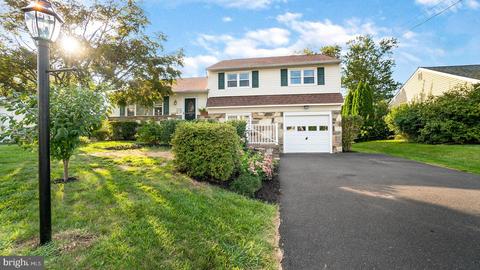 1039 Roberts Rd, Warminster, PA 18974 | 39 Photos | MLS #PABU2036362 ...