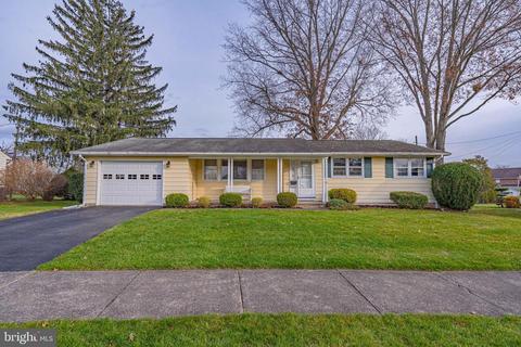 1008 Brookfield Cir, Quakertown, PA 18951 | 30 Photos | MLS # ...