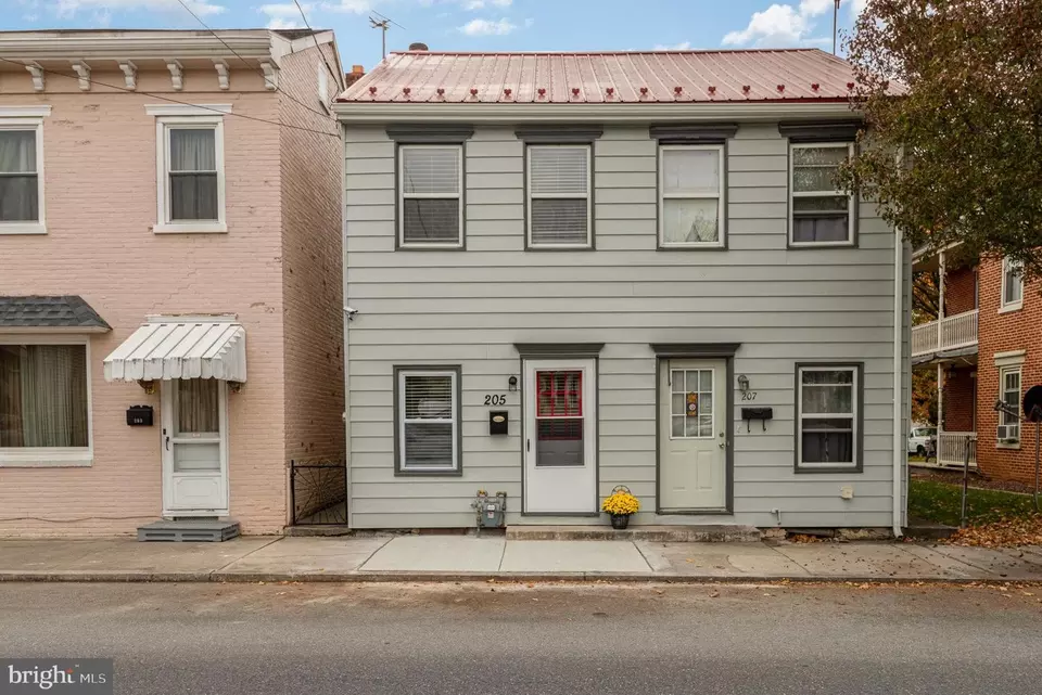 205 N Market St Mechanicsburg Pa 17055 22 Photos Movoto