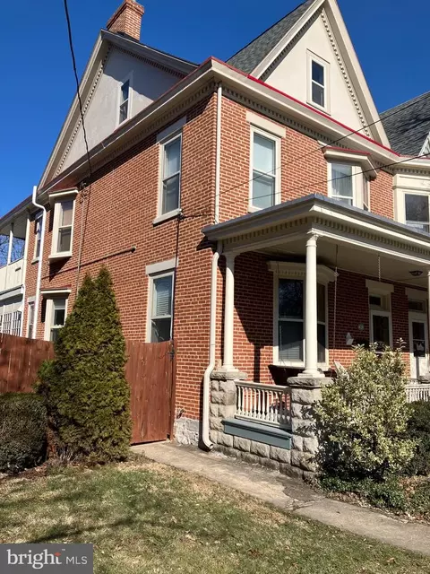 35 E Ridge St, Carlisle, PA 17013 | 42 Photos - Movoto