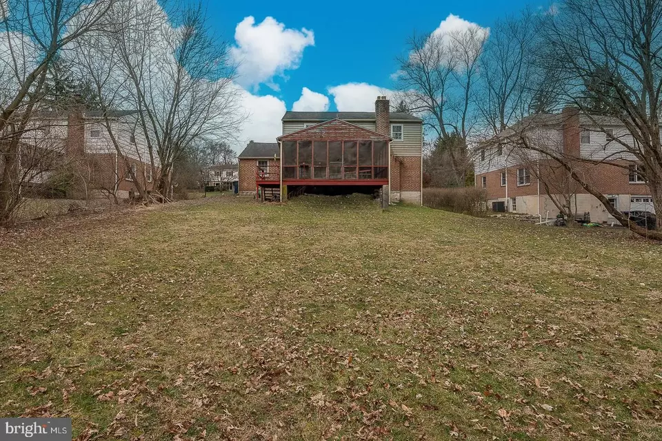 11 Deer Run Ln, Malvern, PA 19355 | 39 Photos - Movoto