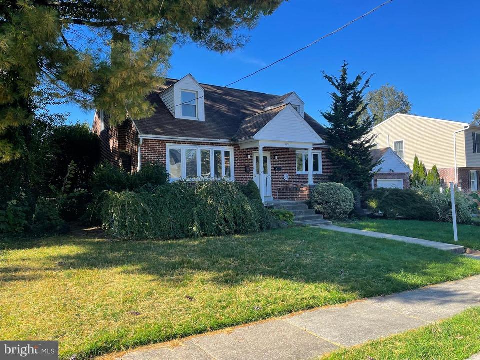 409 Baltimore Ave, Folsom, PA 19033 | 18 Photos | MLS #PADE2011406 - Movoto