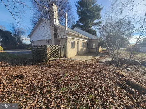 2210 Sproul Rd, Broomall, PA 19008 | 28 Photos - Movoto