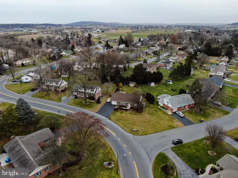 10 Cedar Ave, Brownstown, PA 17508 | 32 Photos - Movoto