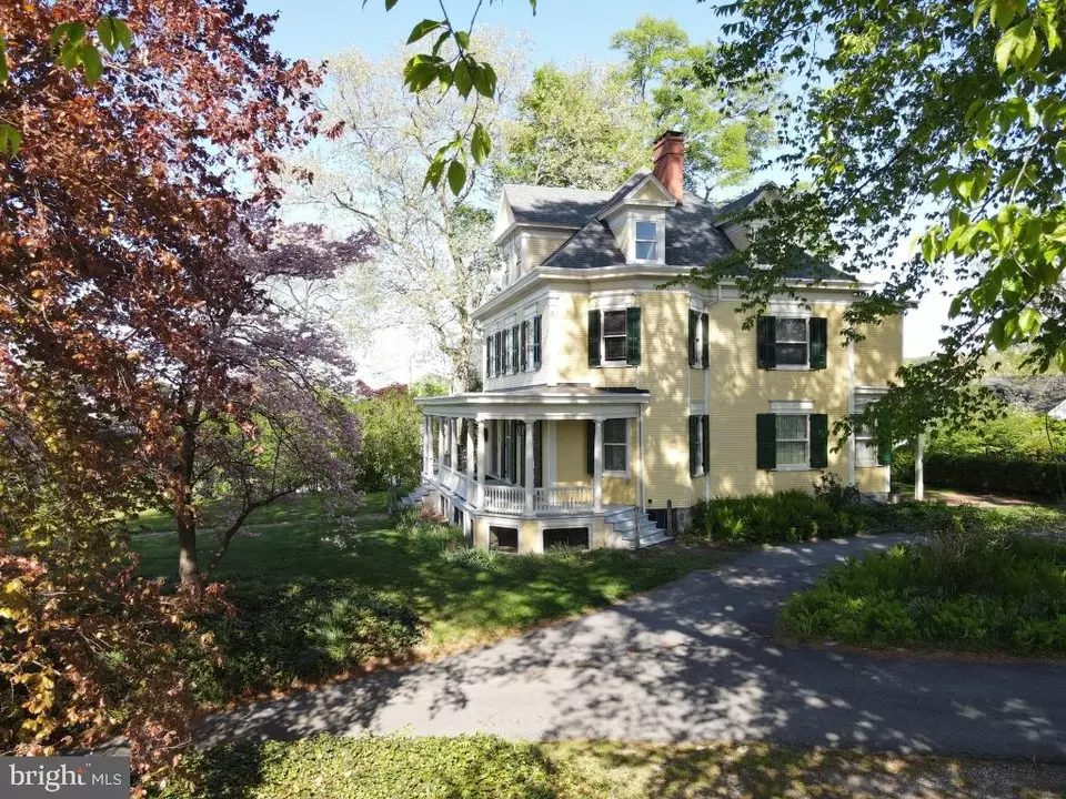 457 W Main St, Mountville, PA 17554 | 31 Photos - Movoto