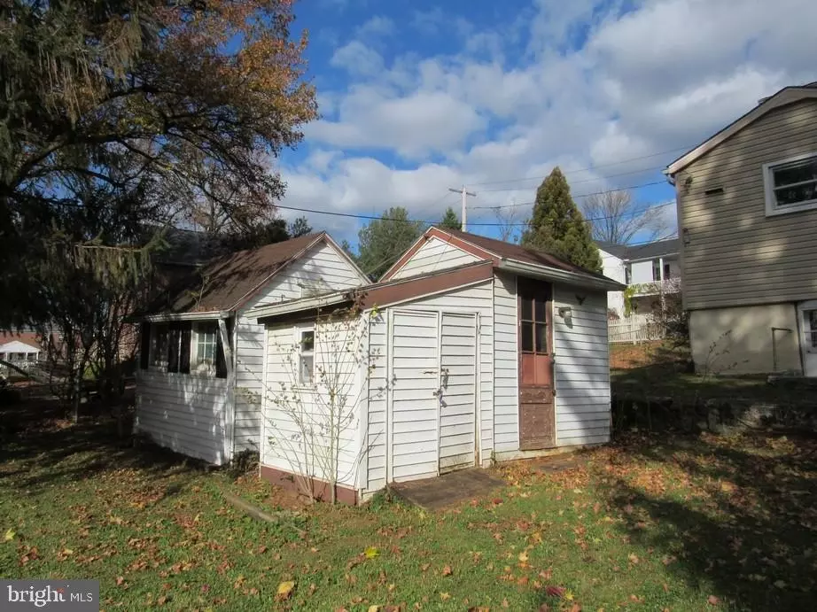 8 Fairview Ave, Bausman, PA 17504 | MLS# PALA2082316 | 17 Photos - Movoto