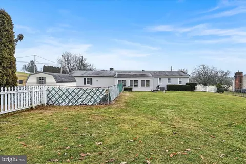 625 Blue Mountain Rd, Fredericksburg, PA 17026 | 35 Photos - Movoto