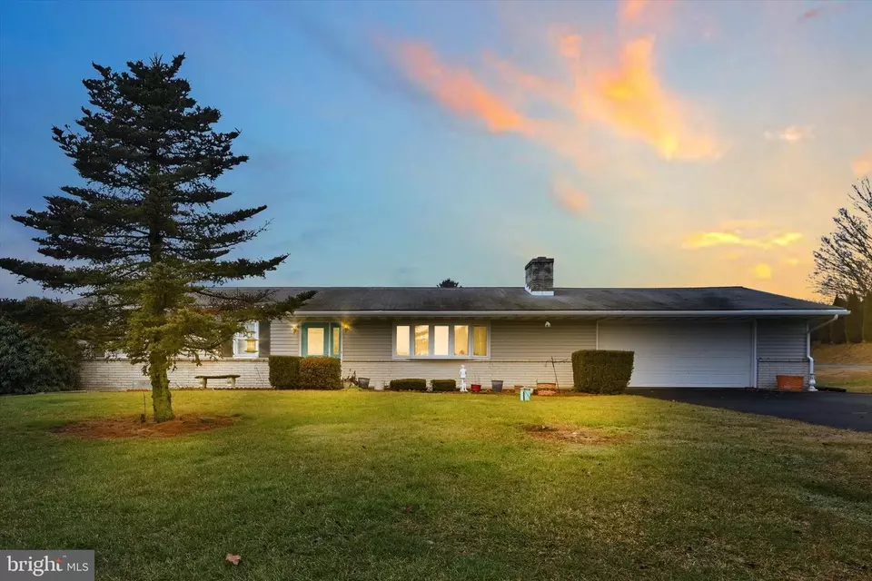 625 Blue Mountain Rd, Fredericksburg, PA 17026 | 35 Photos - Movoto