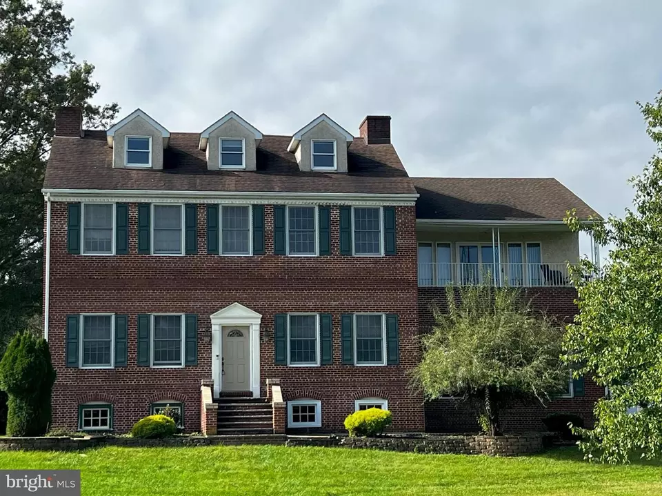 106 Shiery Ct, Gilbertsville, PA 19525 | 39 Photos - Movoto