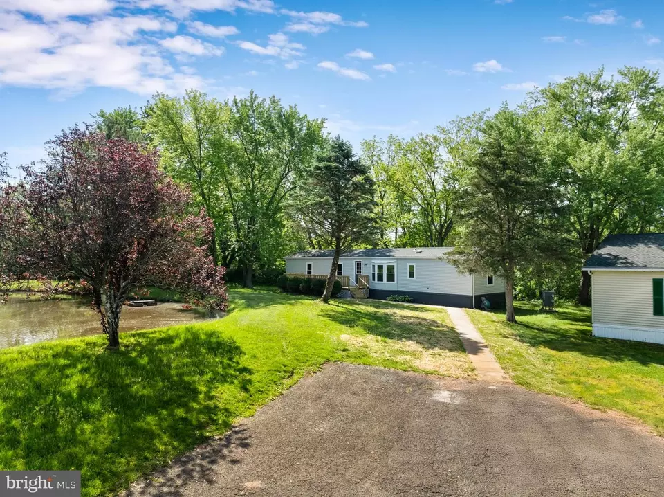 930 Lakeview Dr, Green Lane, PA 18054 | MLS# PAMC2134536 | 35 Photos ...
