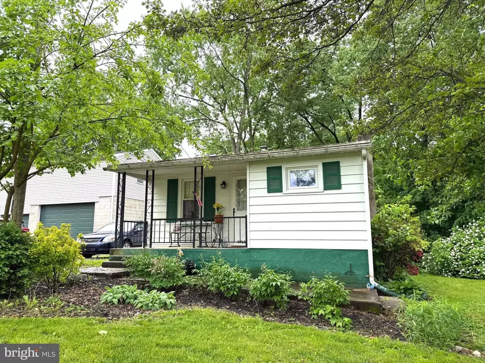 226 School Ln, Pottstown, PA 19464 | MLS# PAMC2140200 | 2 Photos - Movoto