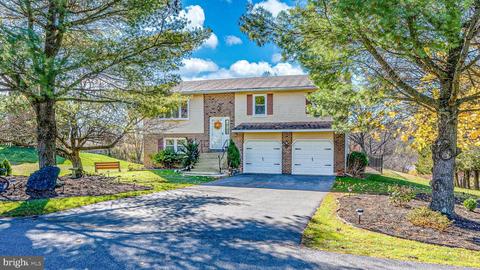 502 Round Table Dr, Nazareth, PA 18064 | 34 Photos | MLS #PANH2003244 ...